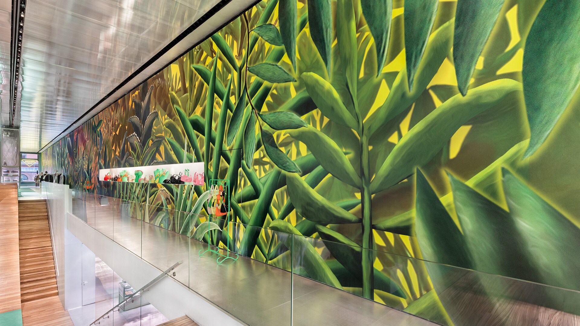 “Hyper Leaves”: new wallpaper of Prada Epicenter in New York