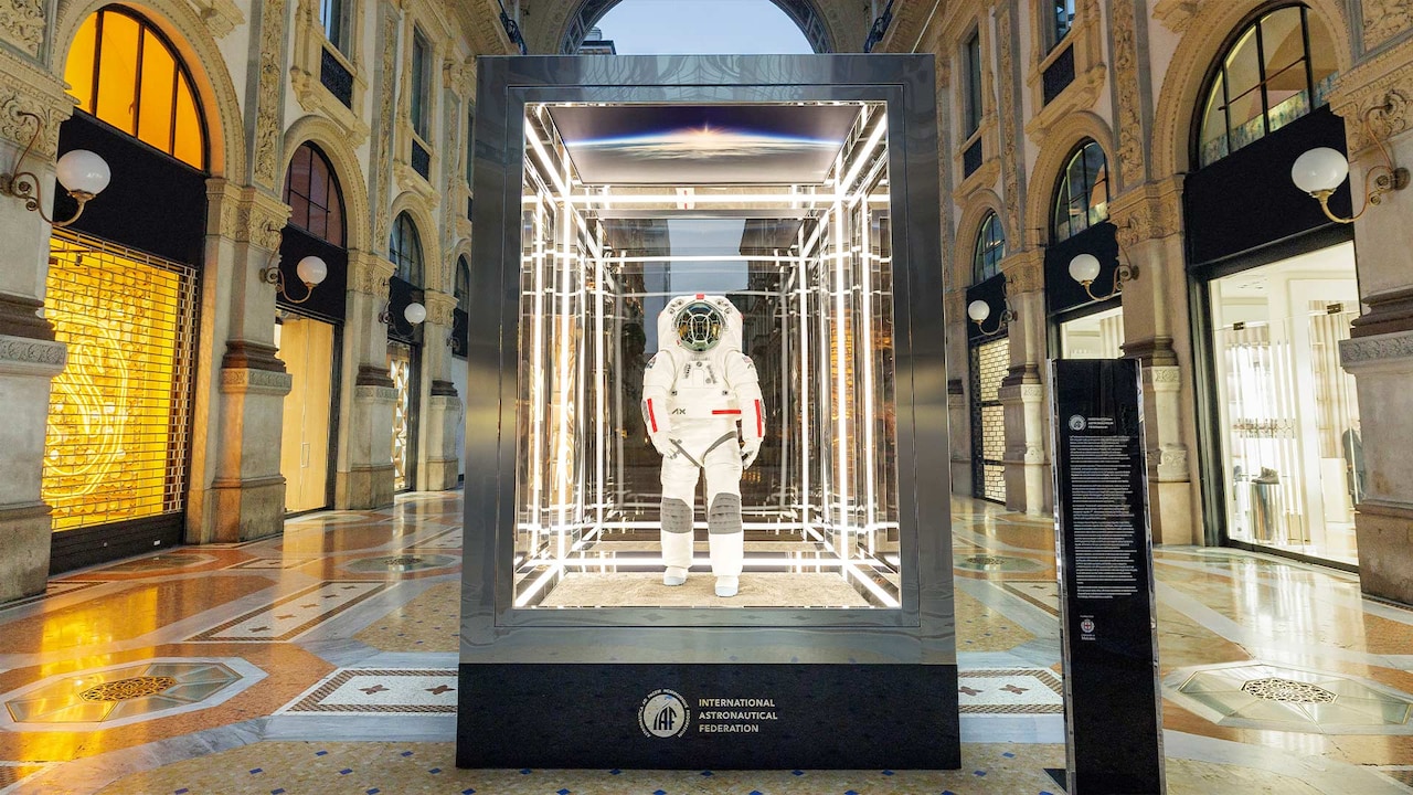 Prada e Axiom Space svelano il design della tuta spaziale